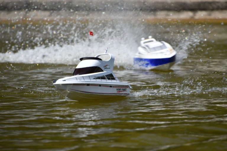 RC Remote Control 2.4G RTR Salina Speed Racing Boat Yacht Dual Motors ...